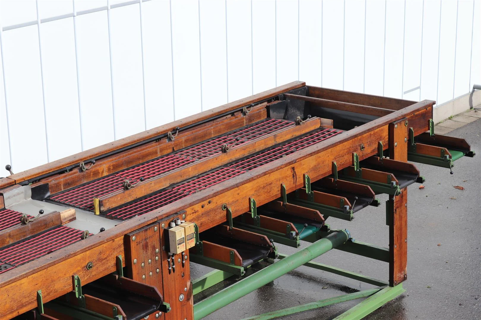 Schouten sorting machine with 8+1 sortings • Duijndam Machines