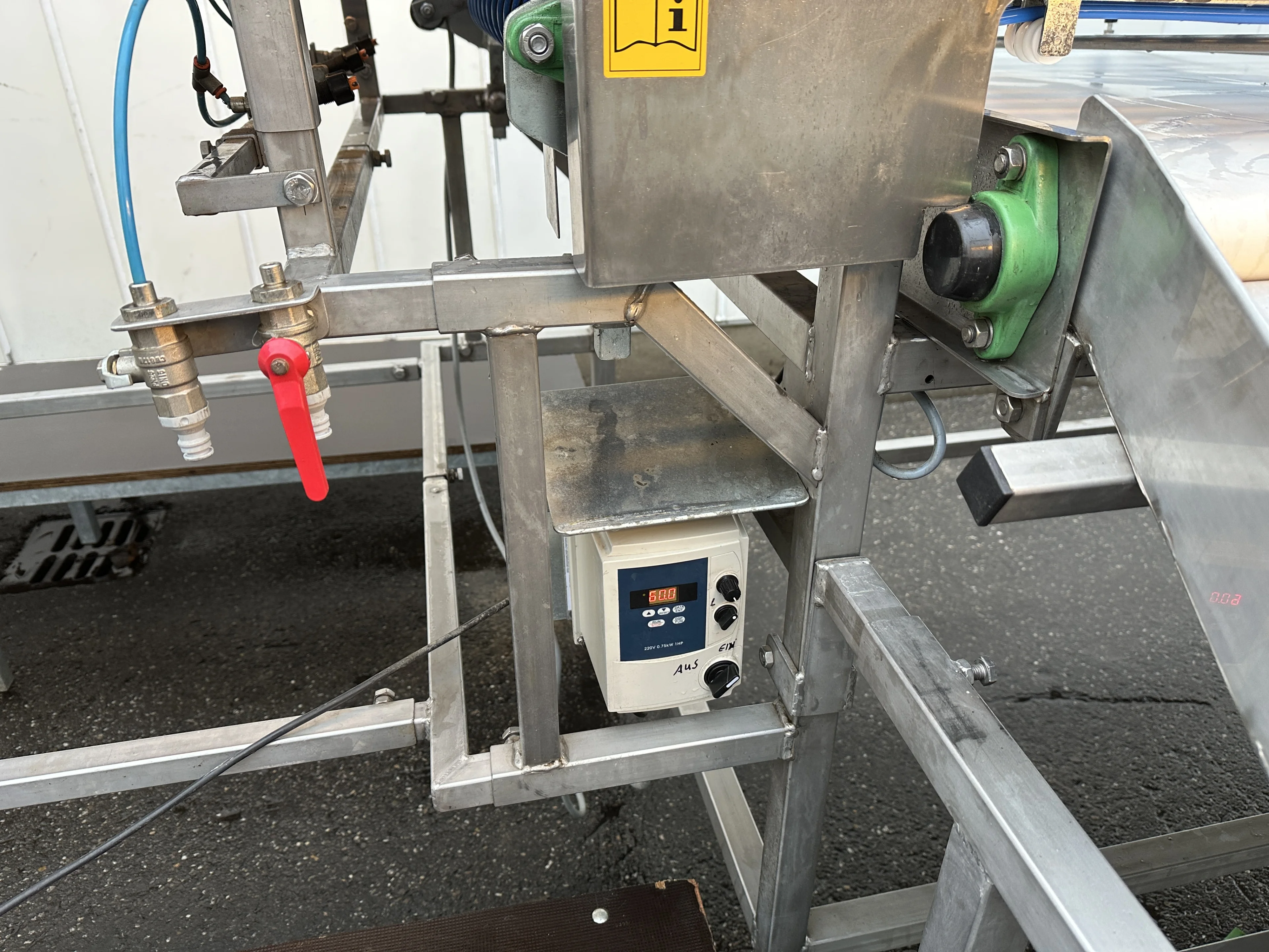 Siegwald SELECTplus cherry sorting machine with stem cutters • Duijndam ...
