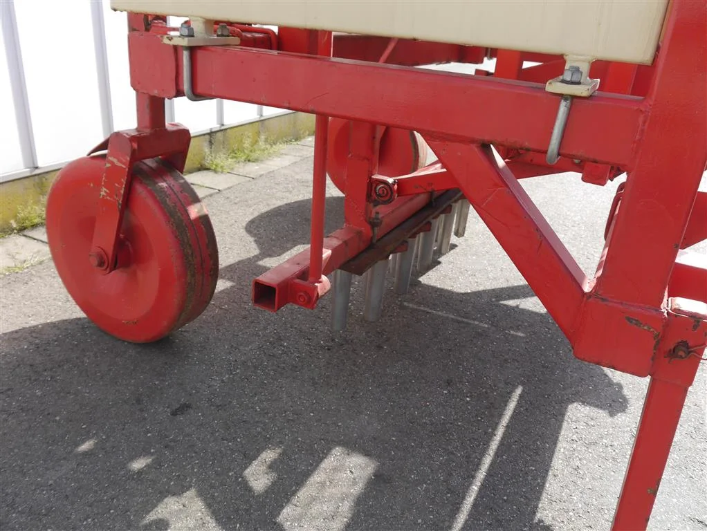 Simon PLM 10 dibbler planting machine • Duijndam Machines