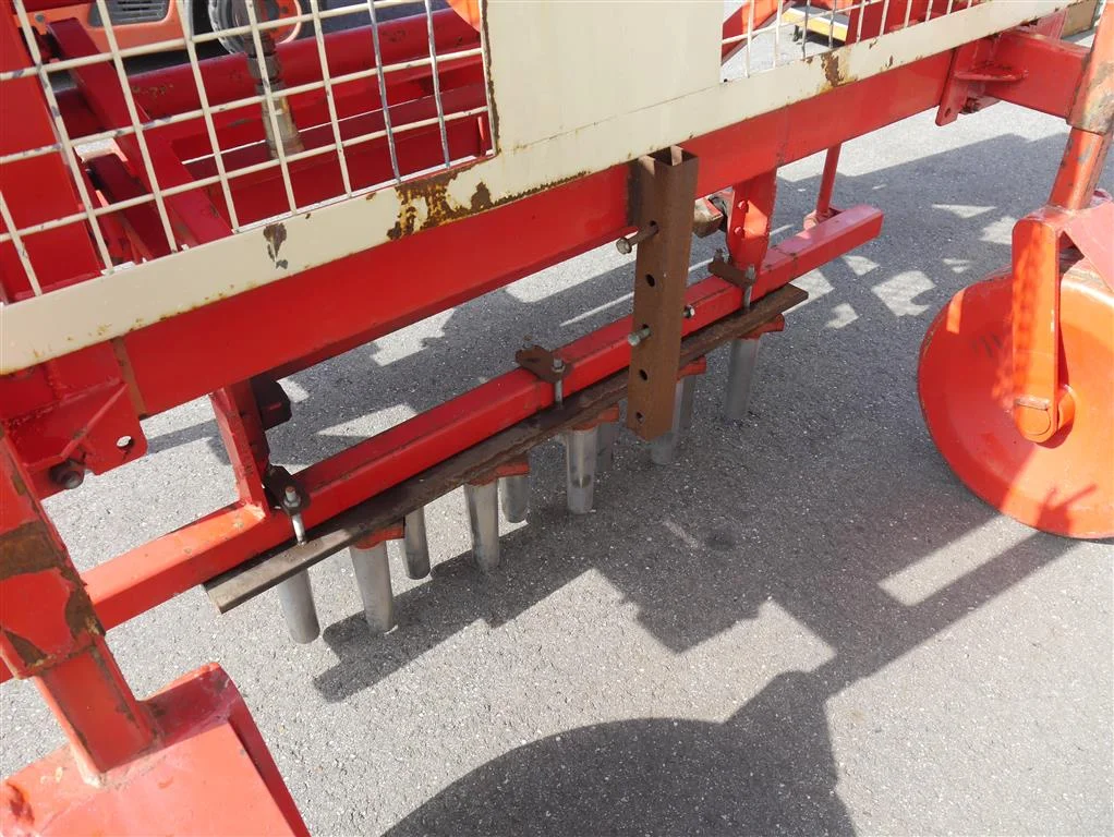 Simon PLM 10 dibbler planting machine • Duijndam Machines