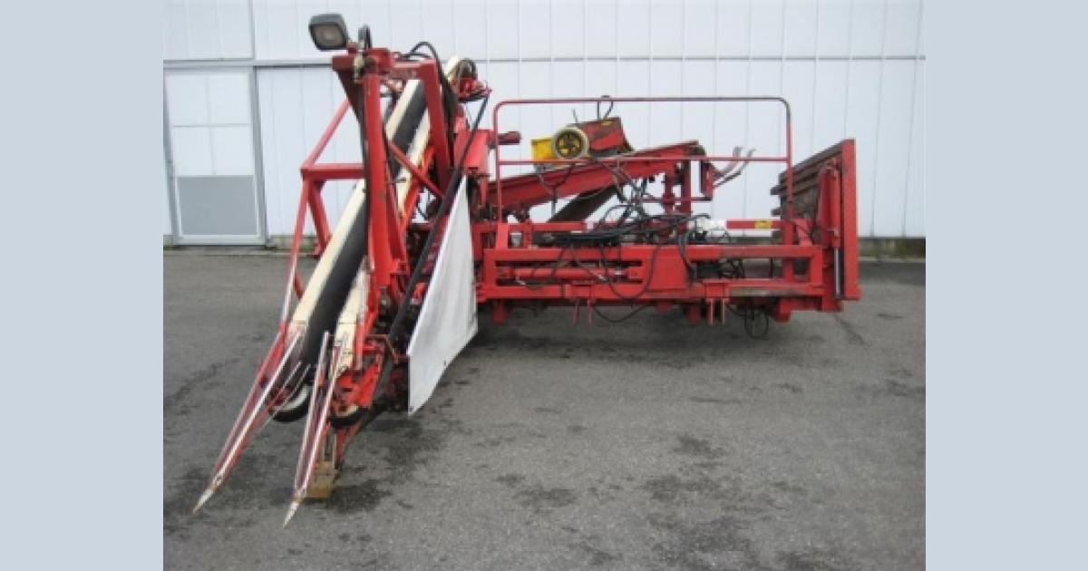 Simon beltlift harvesting machine for leek (C) • Duijndam Machines