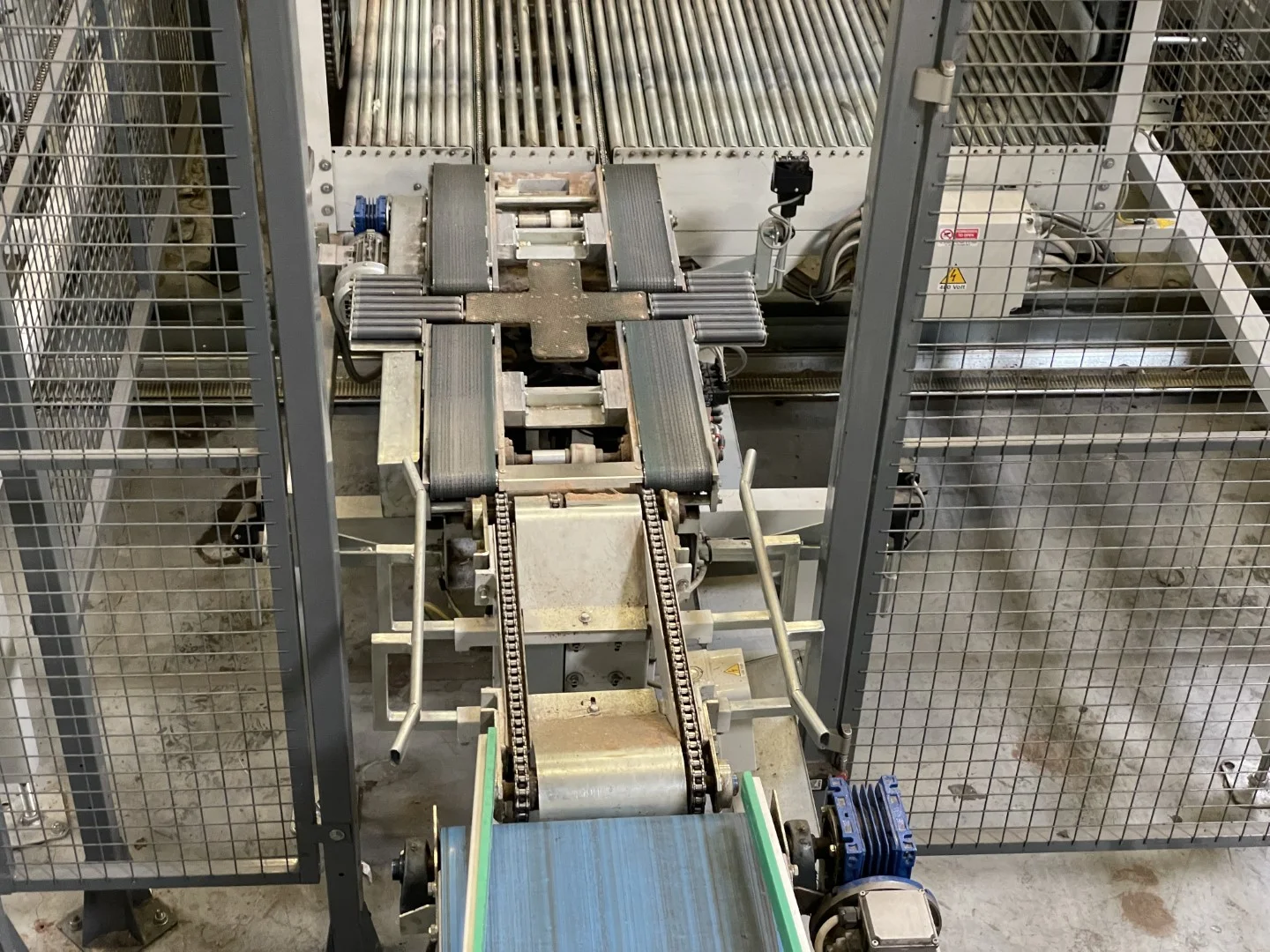 Sorma PAL 108D palletiser installation with 3 palletisers • Duijndam ...