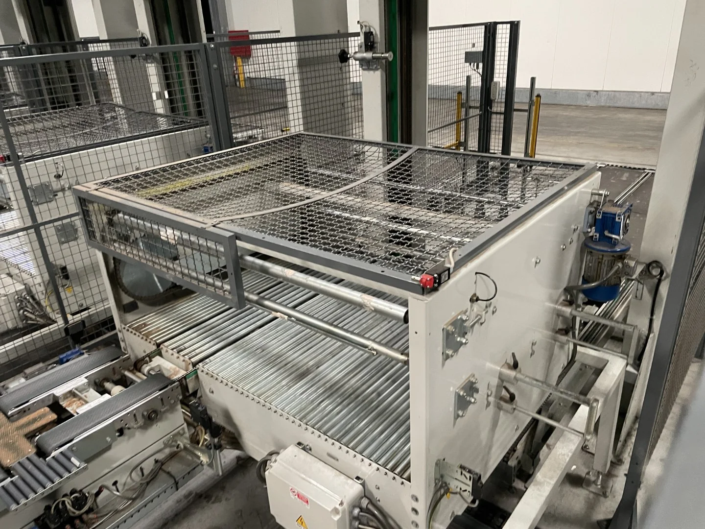 Sorma PAL 108D palletiser installation with 3 palletisers • Duijndam ...