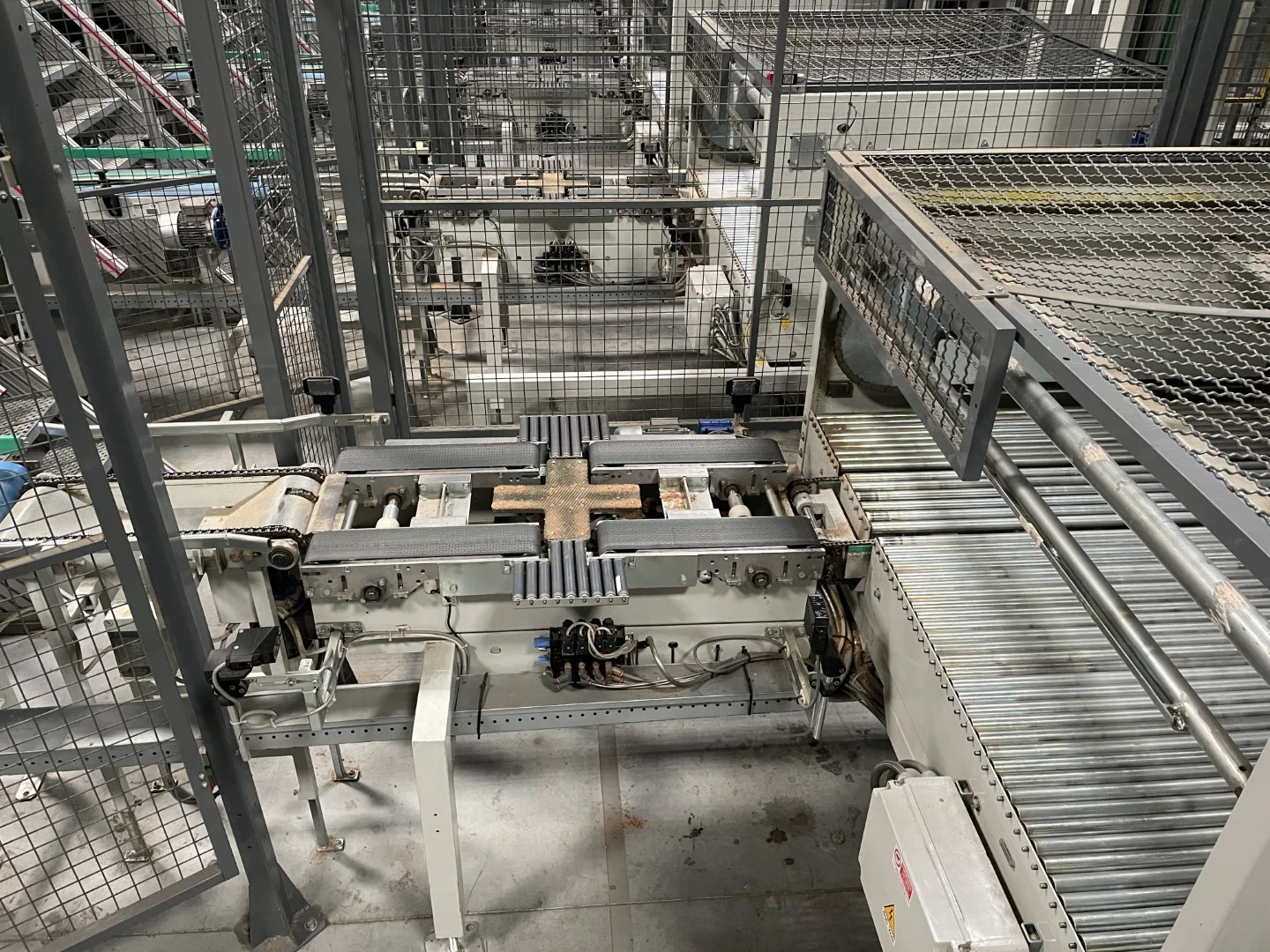 Sorma PAL 108D palletiser installation with 3 palletisers • Duijndam ...