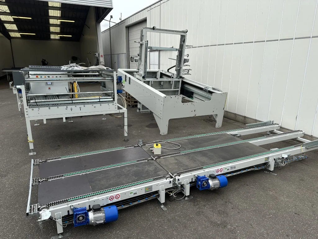 Sorma PAL 108D palletizer with chain conveyor • Duijndam Machines