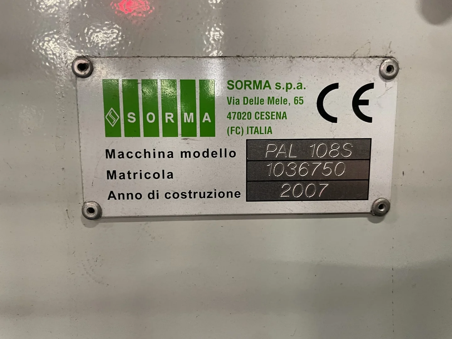 Sorma PAL 108S palletizer with Herdi WIS100SP pallet supply and chain ...