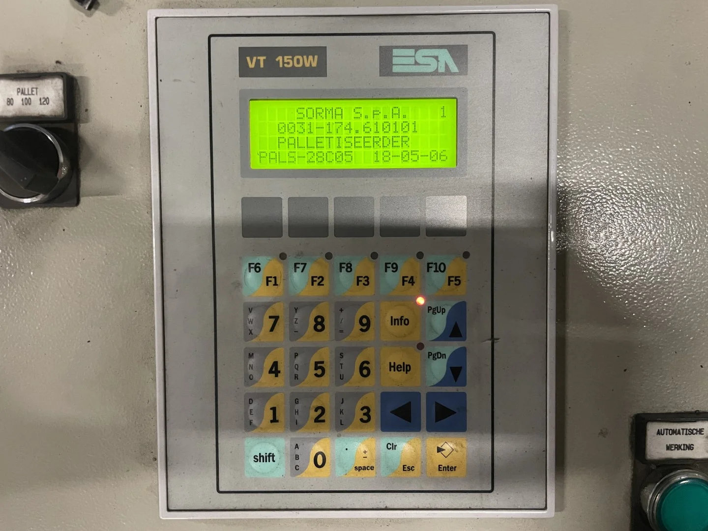 Sorma PAL 108S palletizer with Herdi WIS100SP pallet supply and chain ...