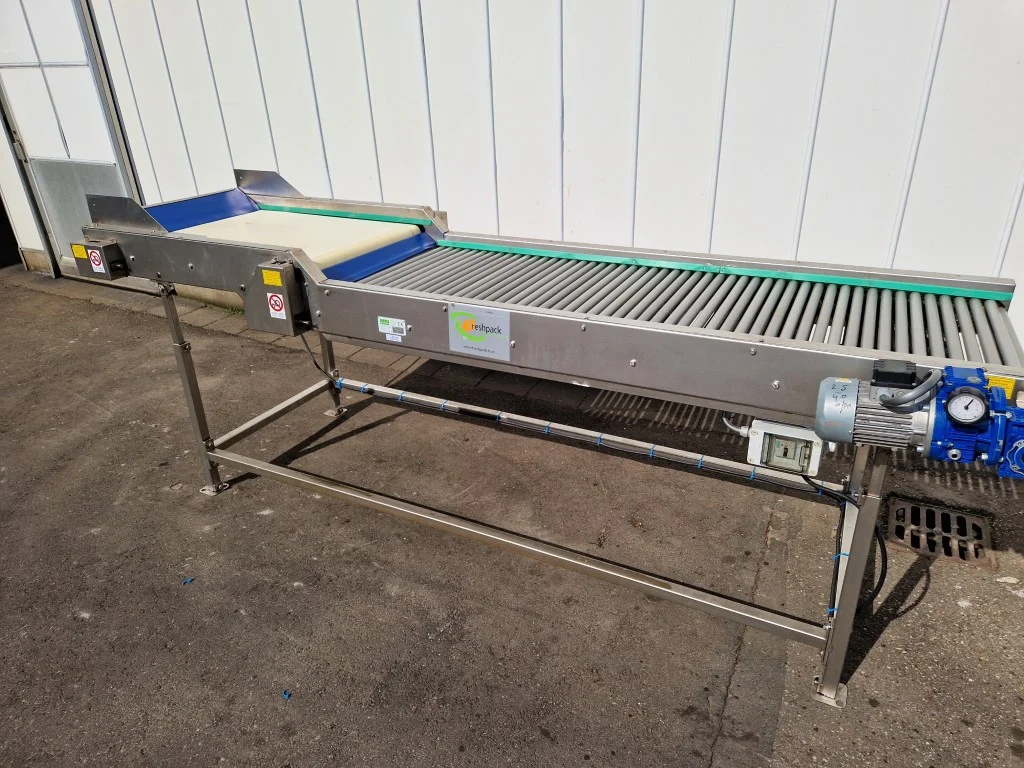 Sorma roller inspection conveyor with dosing conveyor • Duijndam Machines