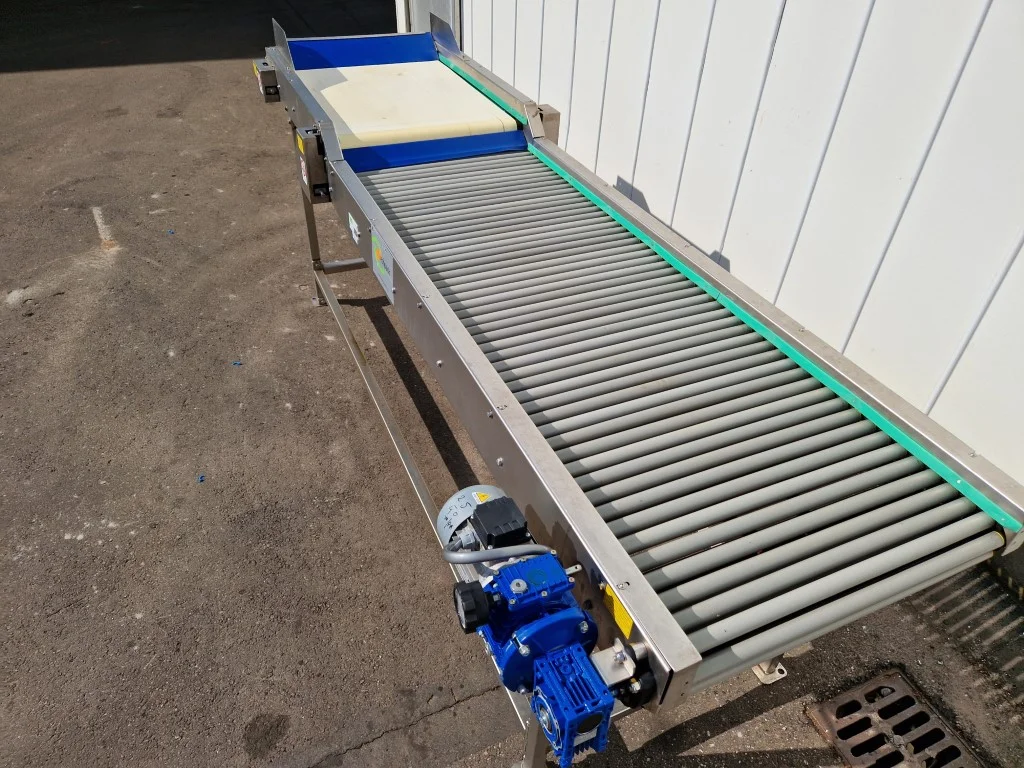 Sorma roller inspection conveyor with dosing conveyor • Duijndam Machines