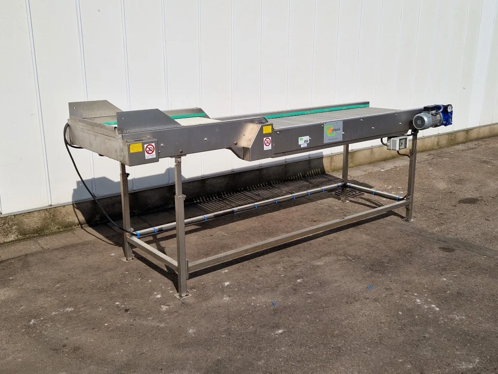 Sorma roller inspection conveyor with dosing conveyor • Duijndam Machines