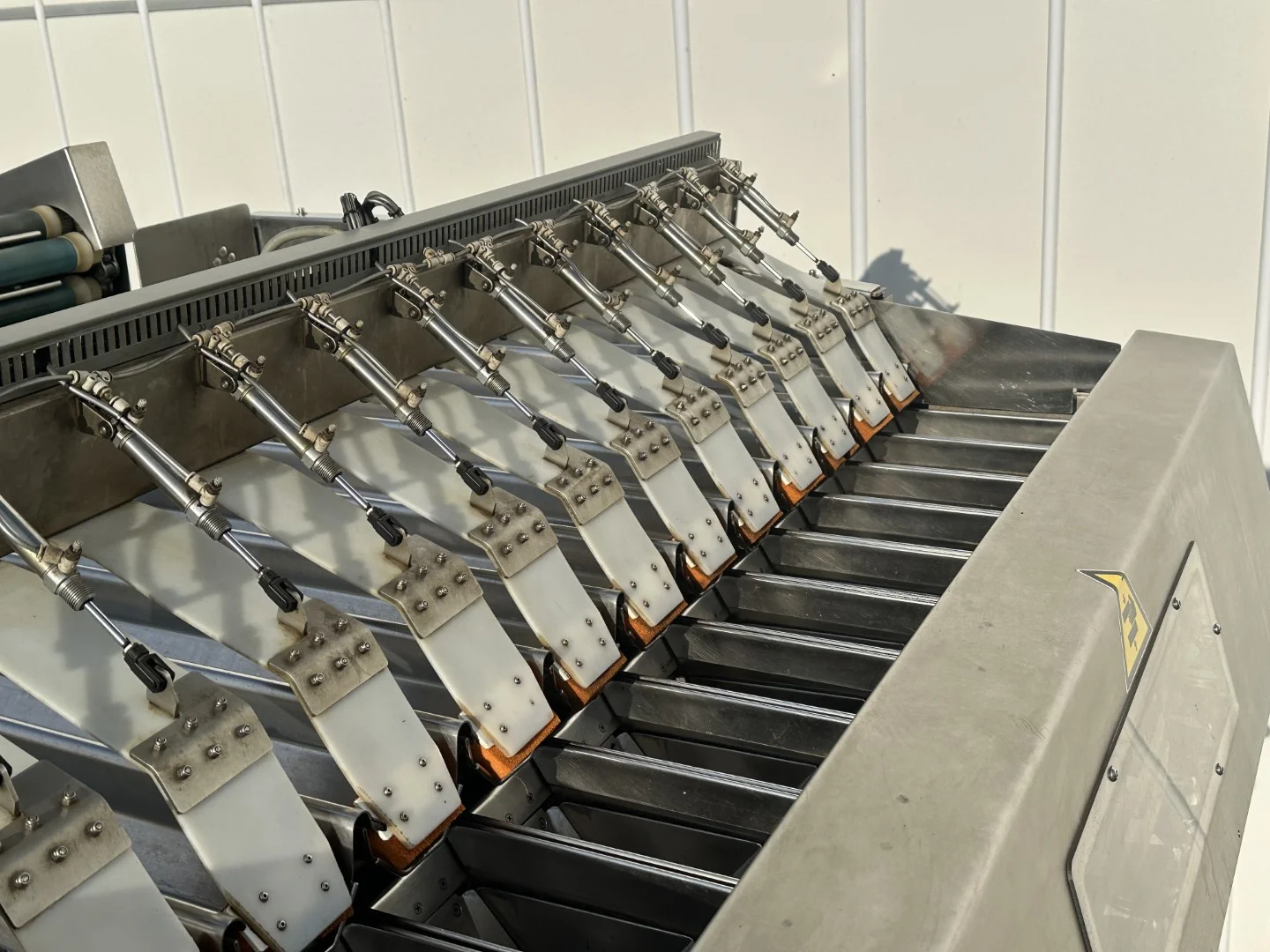 Sorma W12 126 weighing machine with supply conveyor and two discharge ...