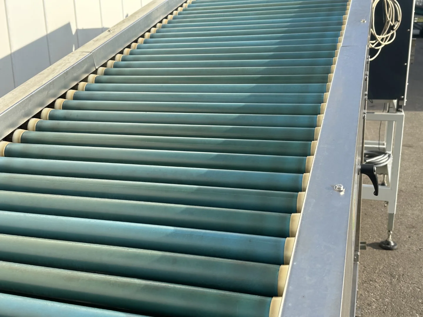 Sorma W12 126 weighing machine with supply conveyor and two discharge ...