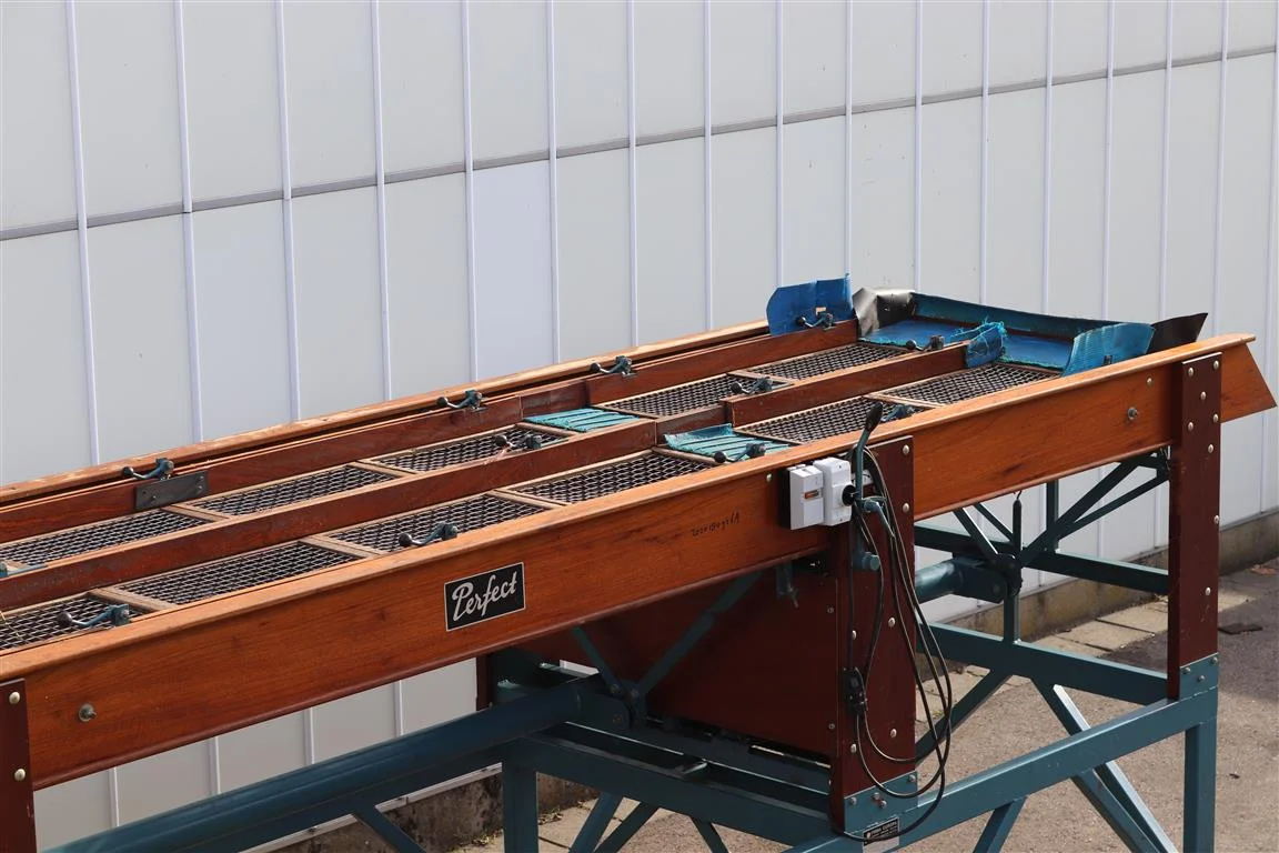 Perfect -EU- sorting machine for flower bulbs and Brussels sprouts ...