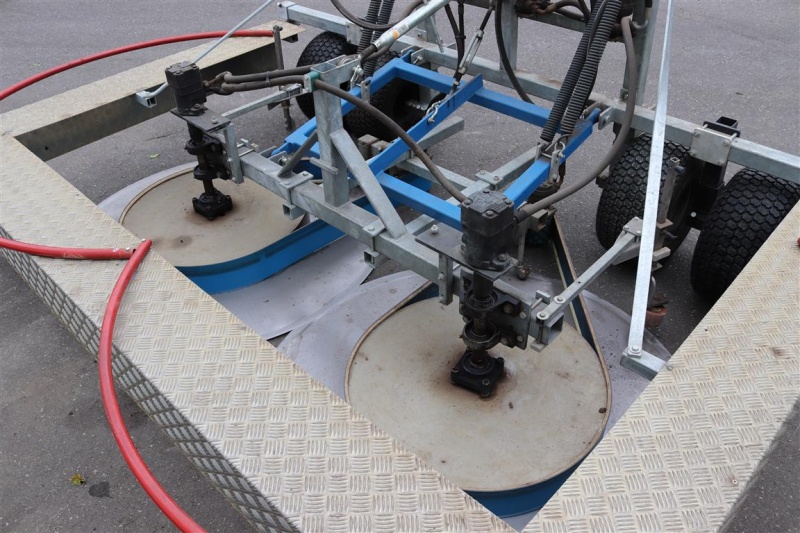 Roopack Spimaro harvester with two rotating discs of spinach and baby ...