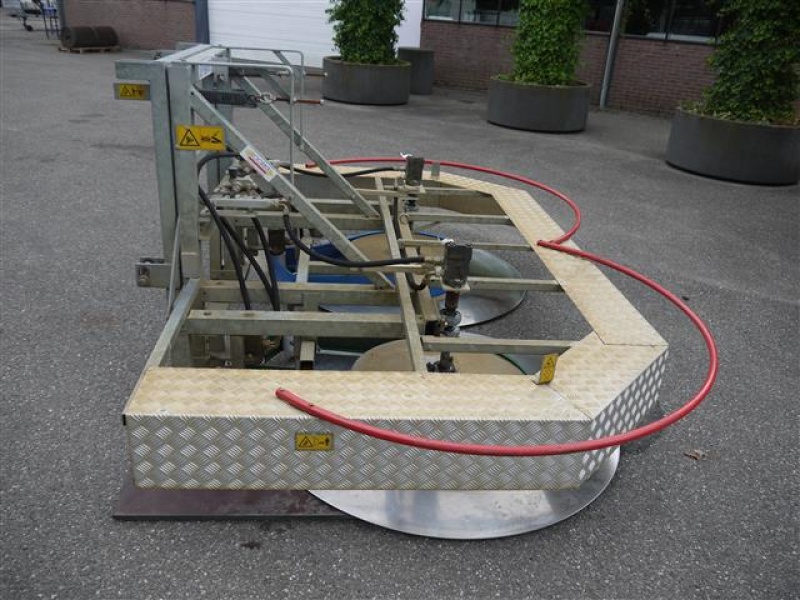 Roopack Spimaro spinach harvester with two rotating discs • Duijndam ...