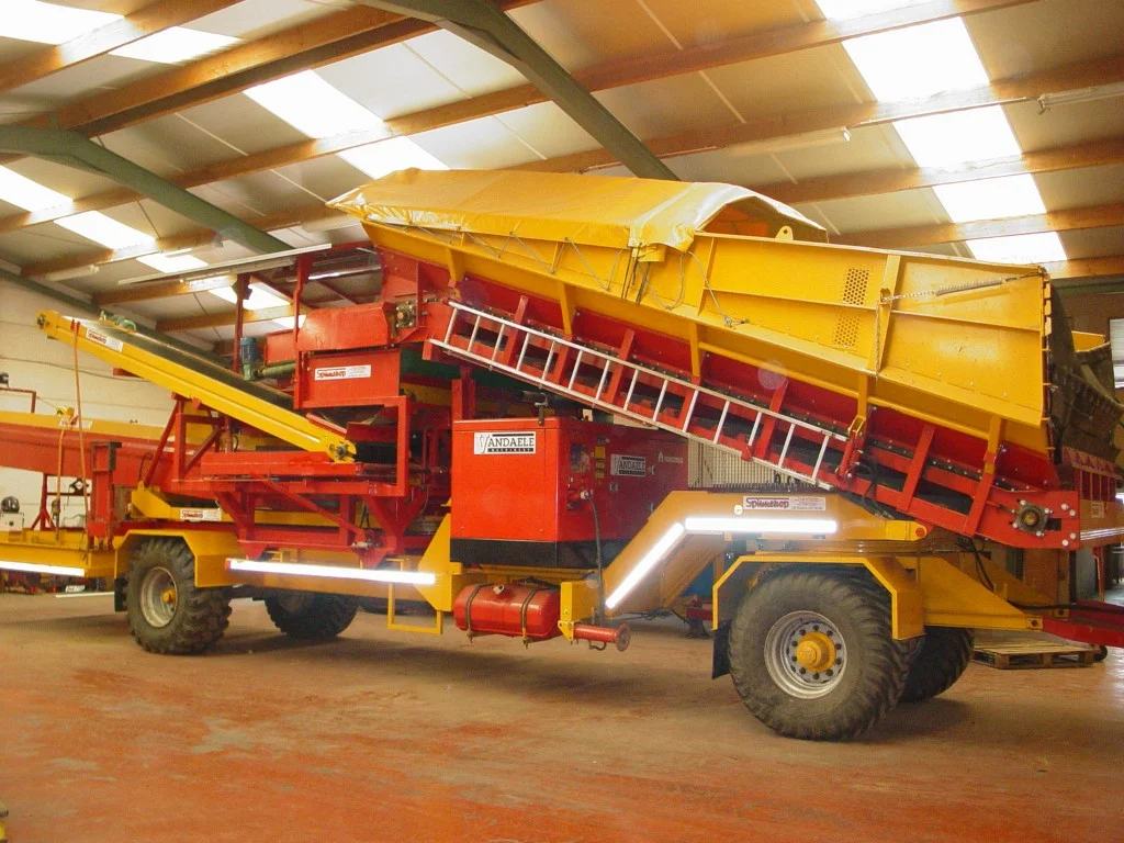 Spinnekop Combine receiving hopper with cleaner ,inspection conveyor ...