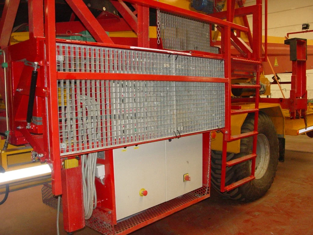 Spinnekop Combine receiving hopper with cleaner ,inspection conveyor ...