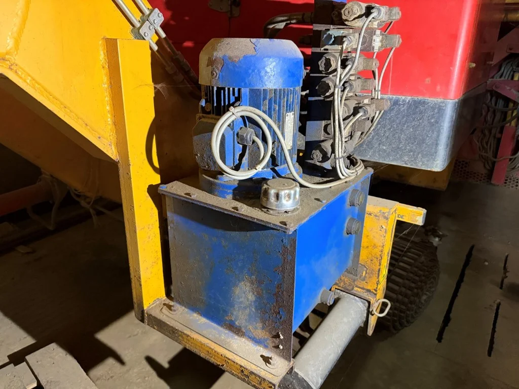 Spinnekop Combine receiving hopper with cleaner ,inspection conveyor ...