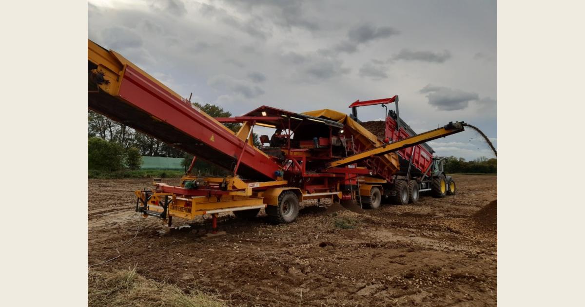 Spinnekop Combine receiving hopper with cleaner ,inspection conveyor ...