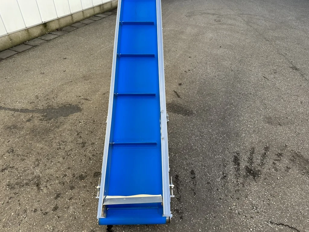 Stainless steel elevator 300 x 40 cm • Duijndam Machines