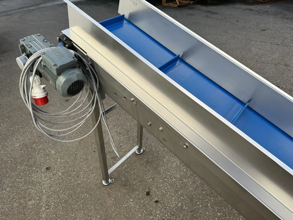 Stainless steel elevator 300 x 40 cm • Duijndam Machines