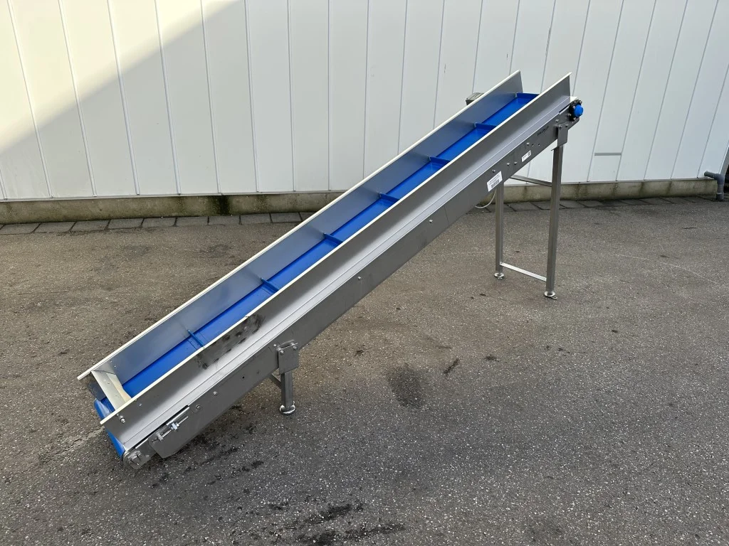 Stainless steel elevator 300 x 40 cm • Duijndam Machines