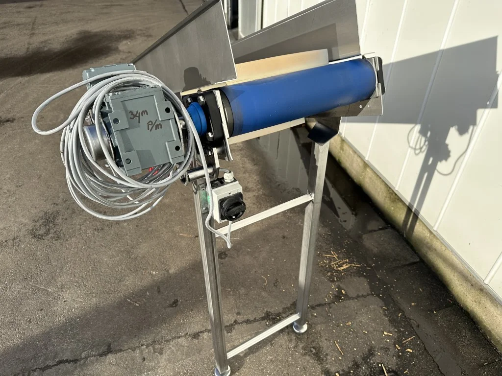 Stainless steel elevator 300 x 40 cm • Duijndam Machines