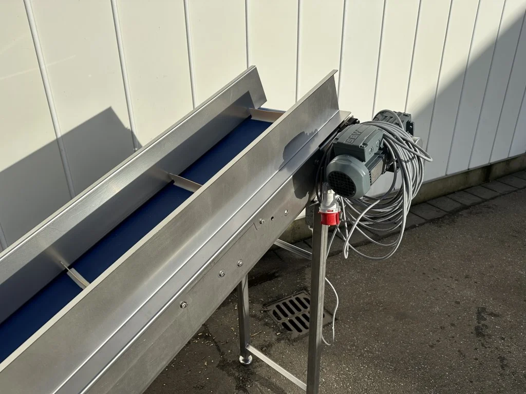 Stainless steel elevator 300 x 40 cm • Duijndam Machines