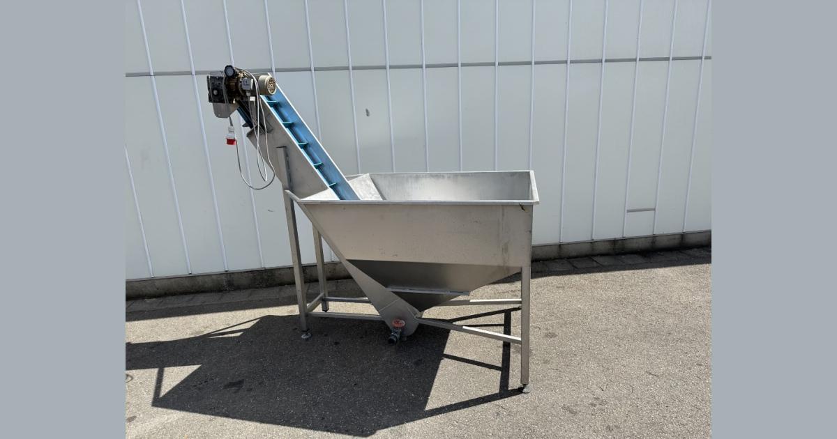 Stainless steel elevator with water bin • Duijndam Machines