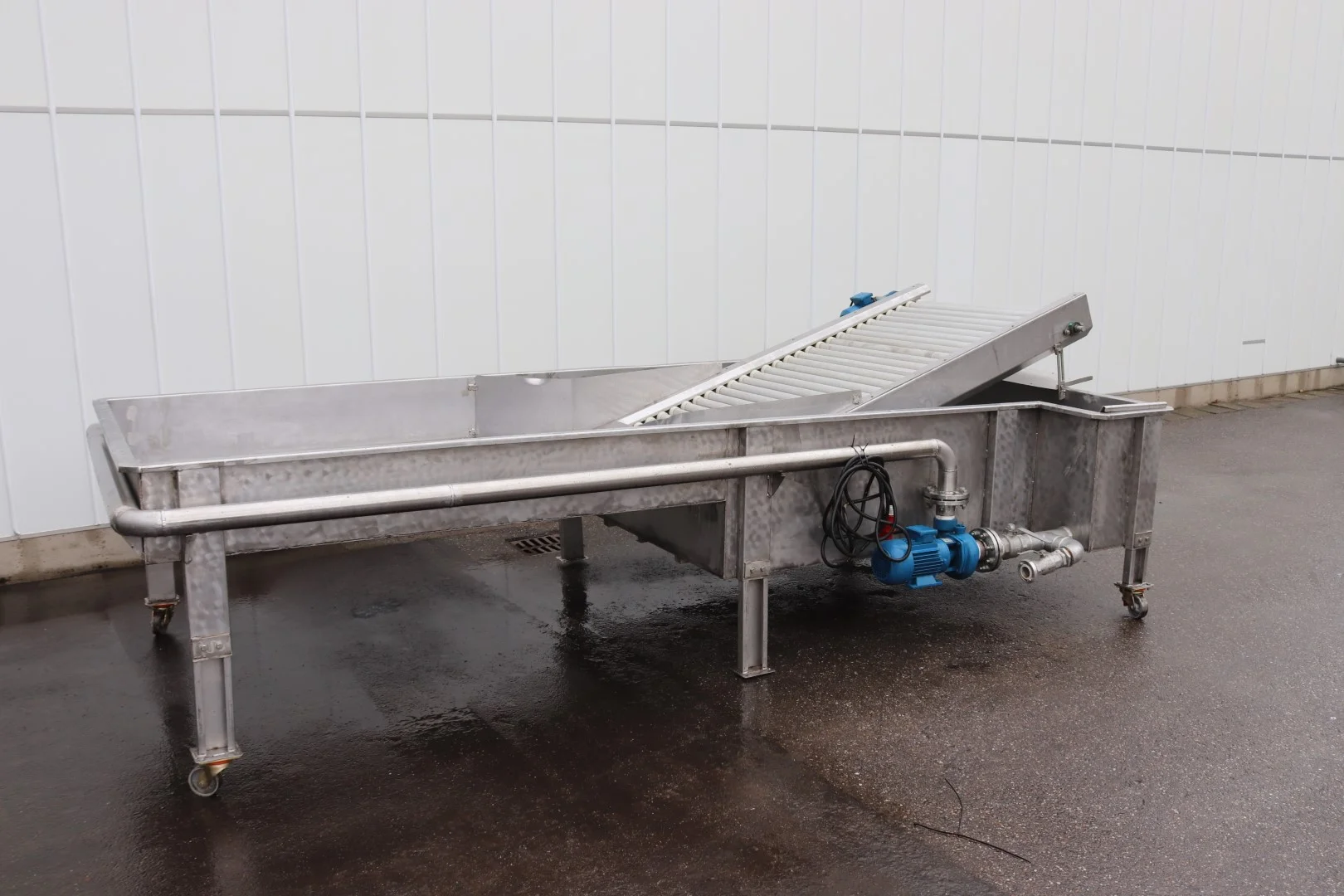 Stainless steel water dumper with roller conveyor elevator and pump ...