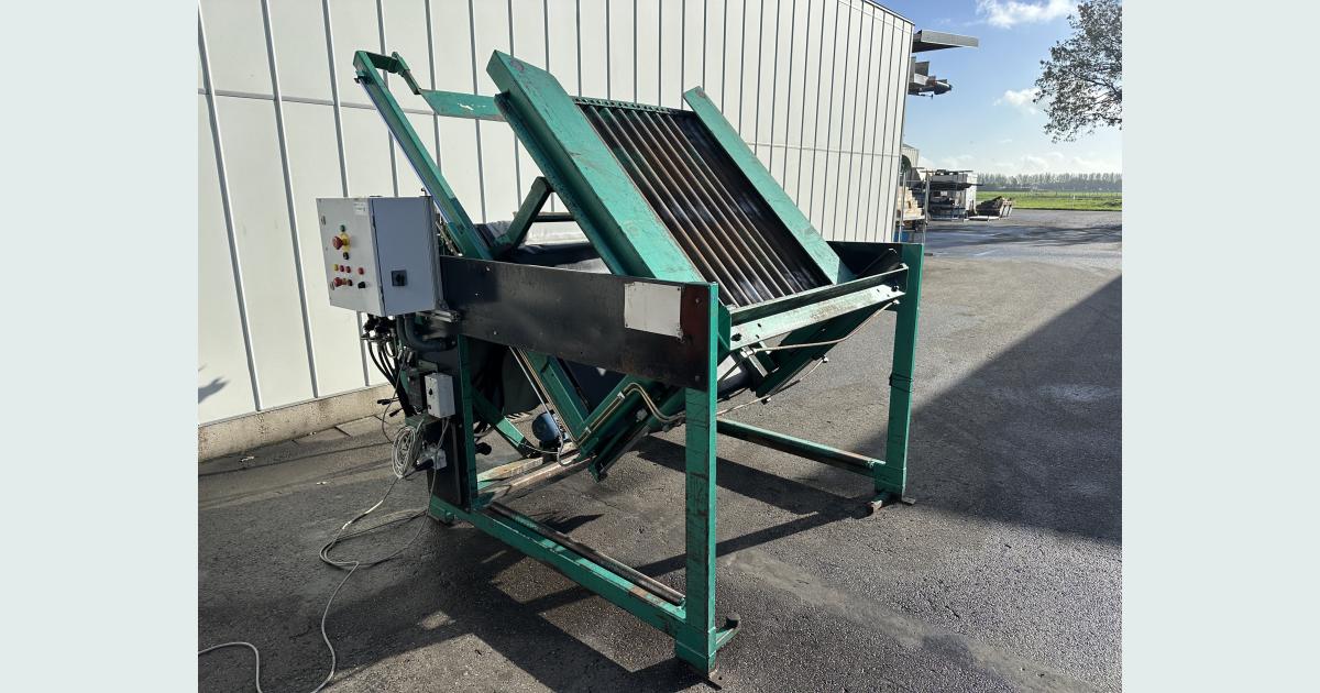 Stas box tipper for fruit • Duijndam Machines