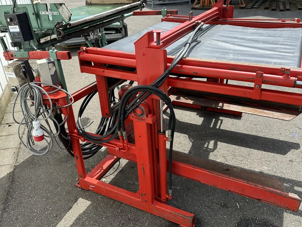 Stas 120 cm box tipper • Duijndam Machines