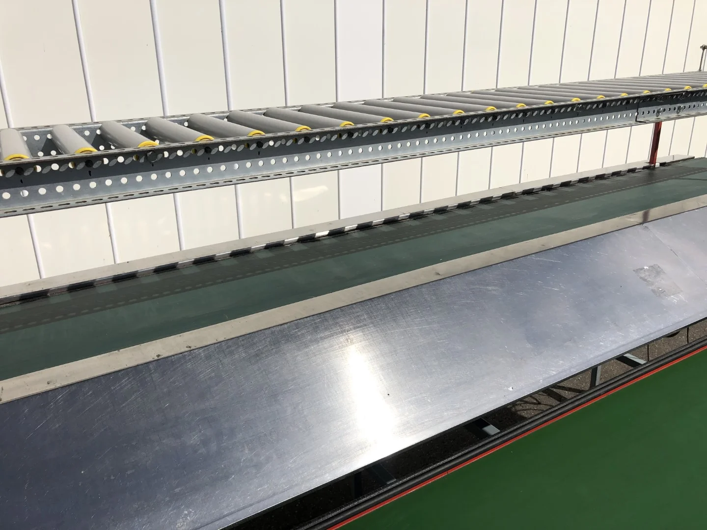 Stas combi packaging conveyors with roller conveyor • Duijndam Machines
