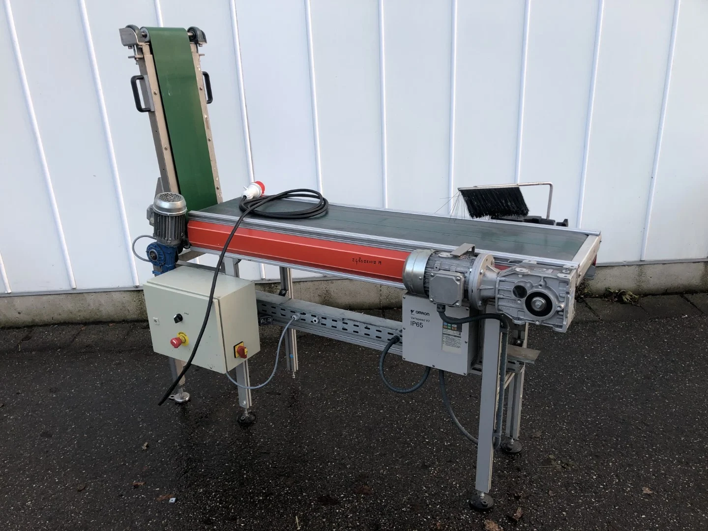 Stas conveyor 150 x 30 cm + small conveyor 88 x 20 cm • Duijndam Machines