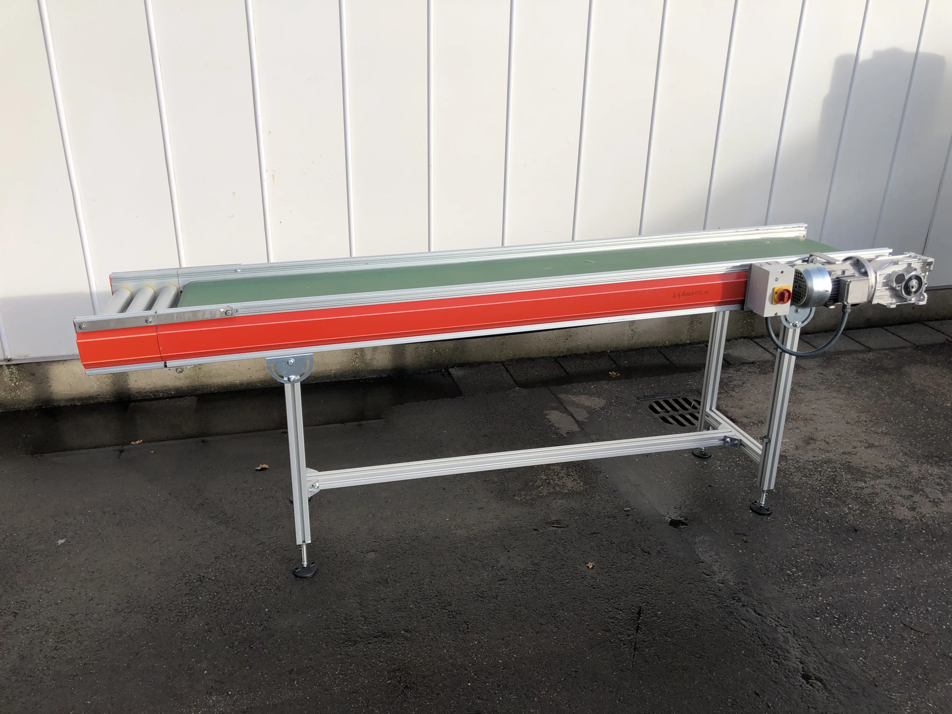 Stas conveyor 230 x 42 cm + roller conveyor 20 x 42 cm • Duijndam Machines