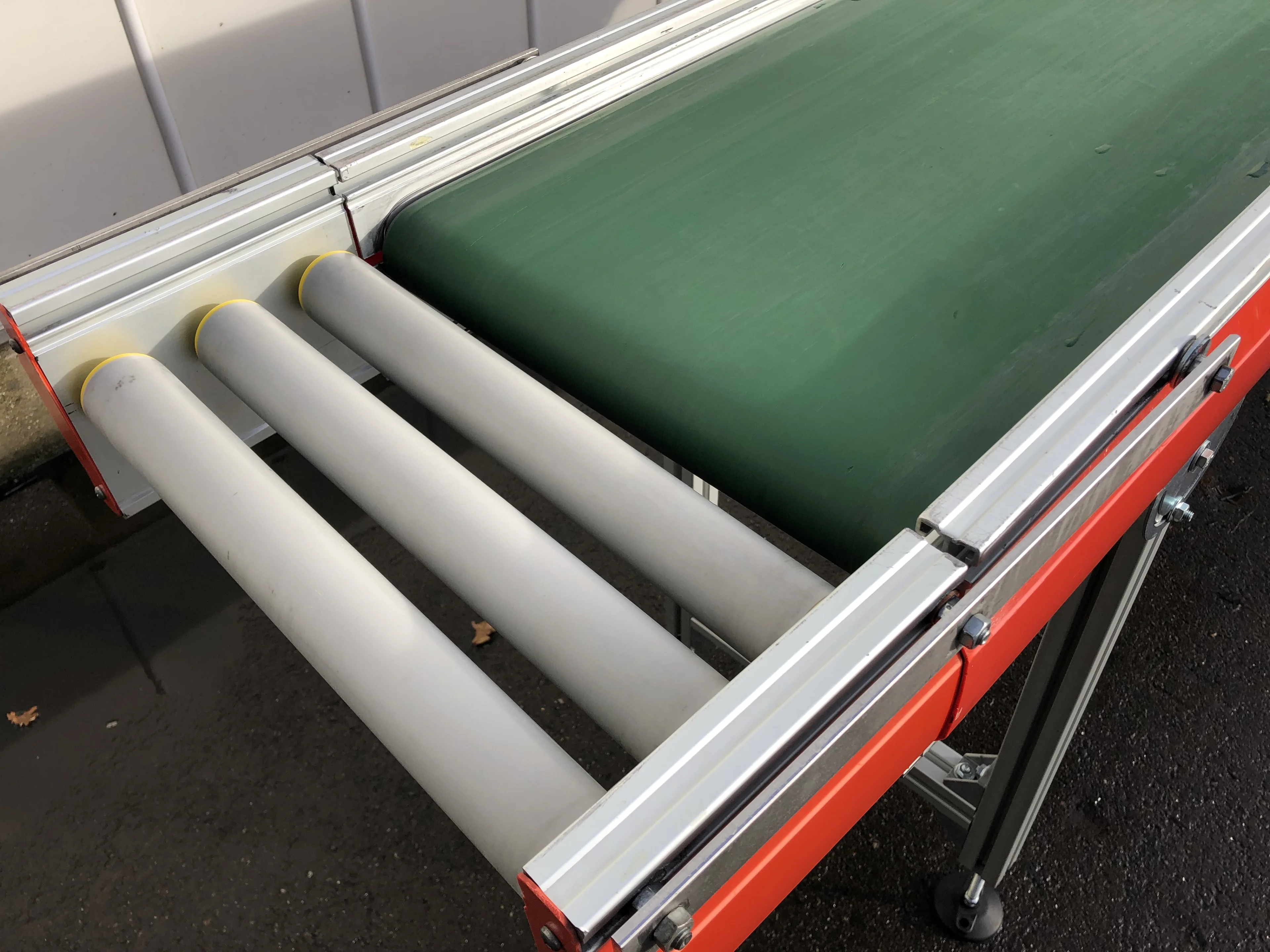 Stas conveyor 230 x 42 cm + roller conveyor 20 x 42 cm • Duijndam Machines