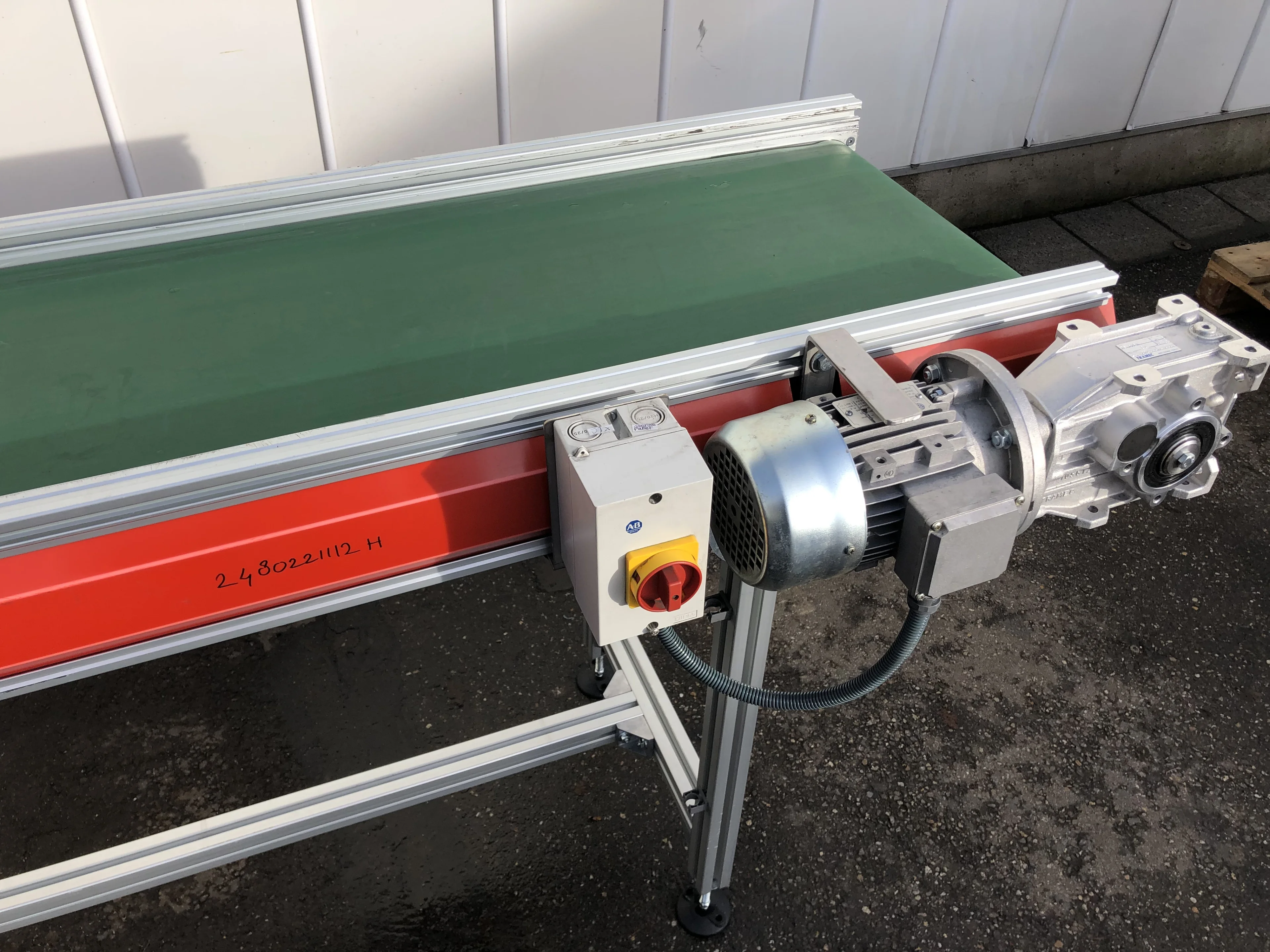 Stas conveyor 230 x 42 cm + roller conveyor 20 x 42 cm • Duijndam Machines