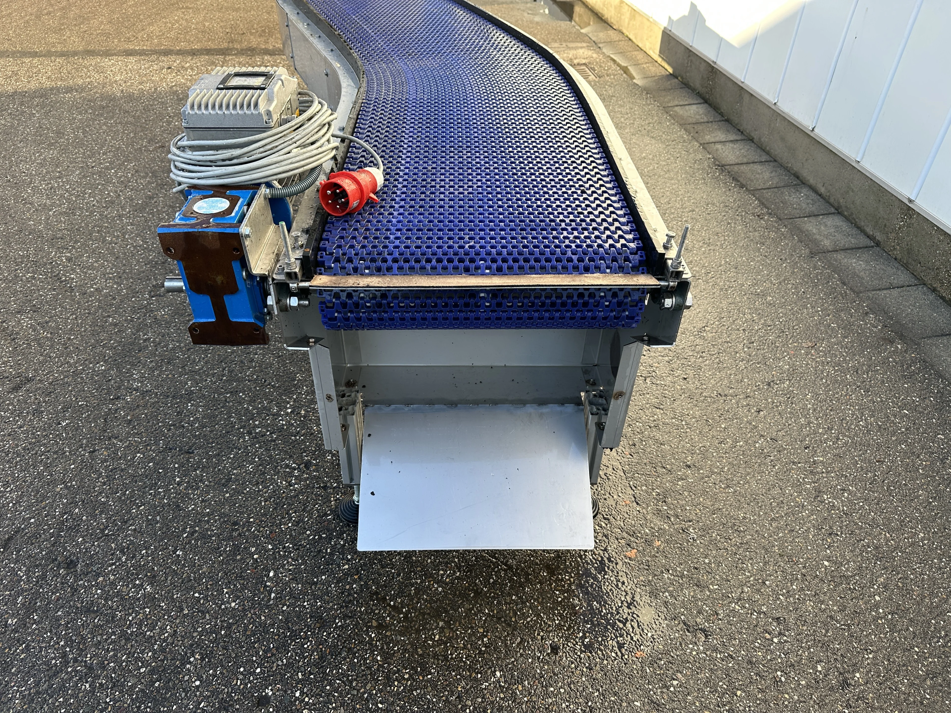 Stas curved conveyor in S-form • Duijndam Machines