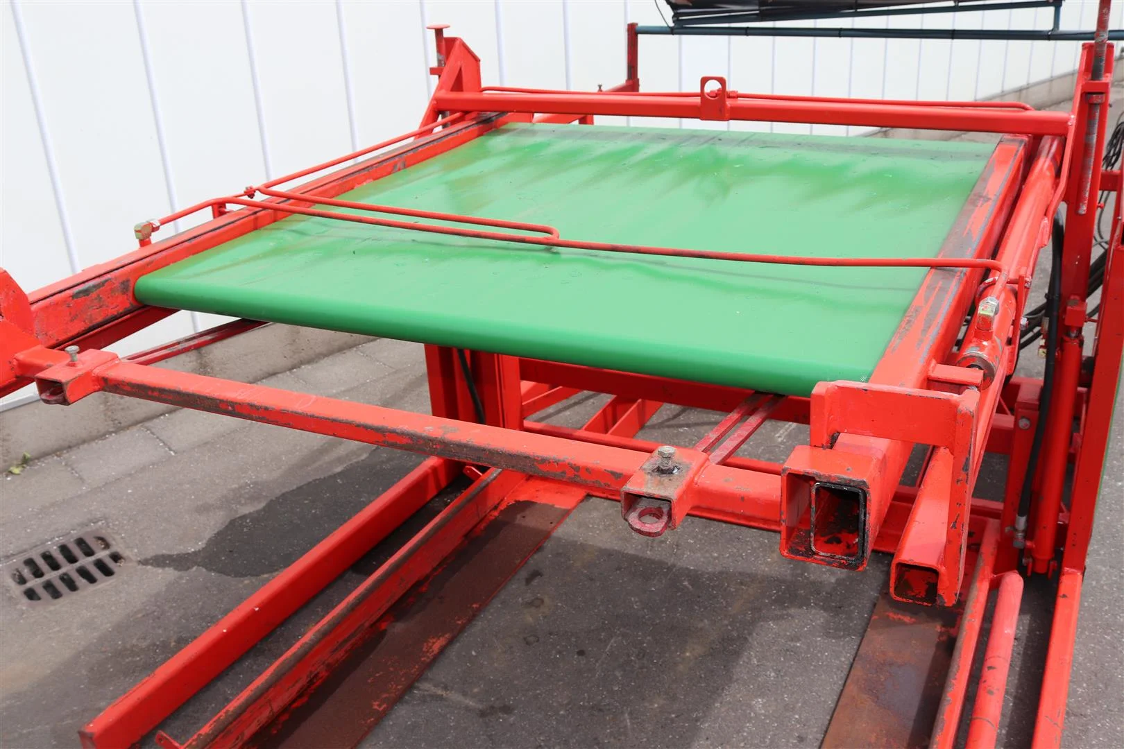 Stas box tipper for fruit • Duijndam Machines