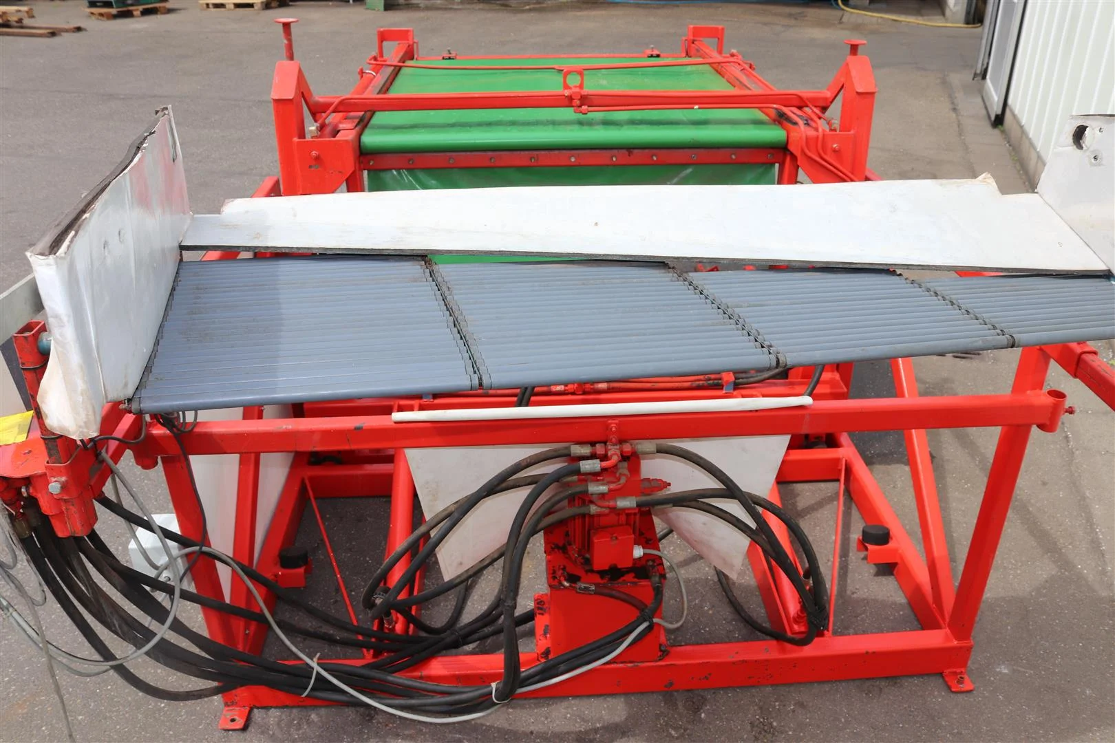 Stas box tipper for fruit • Duijndam Machines