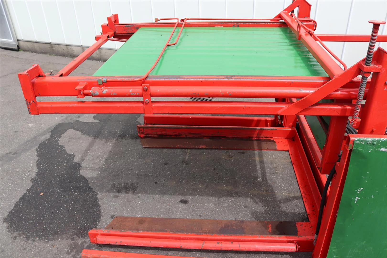 Stas box tipper for fruit • Duijndam Machines