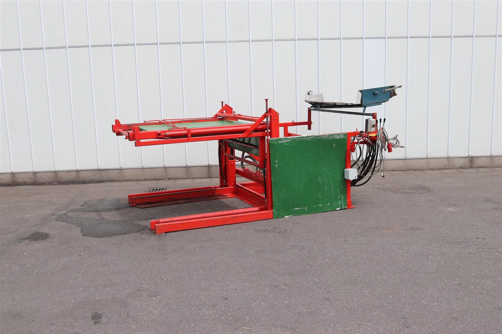 Stas box tipper for fruit • Duijndam Machines