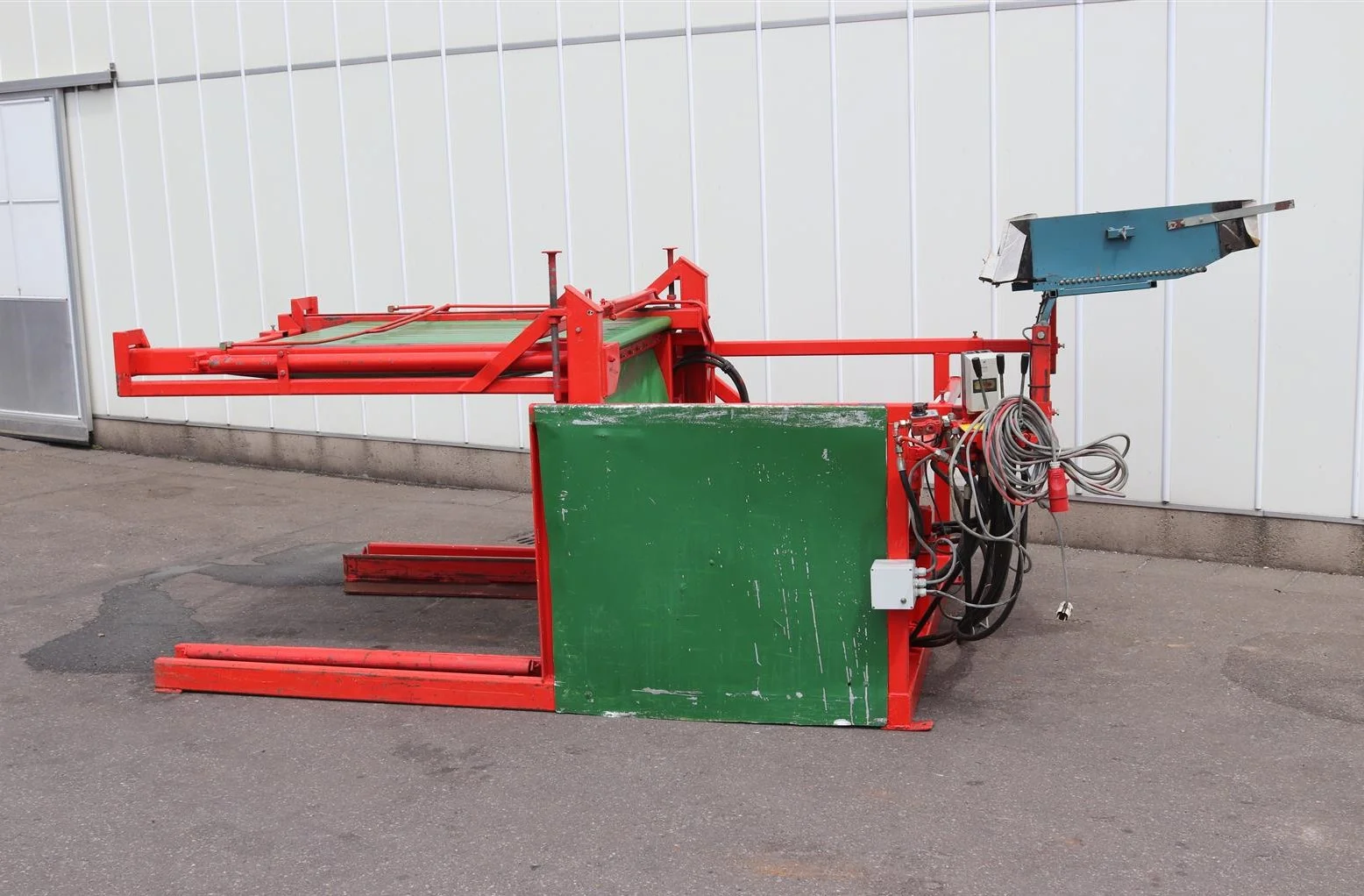 Stas box tipper for fruit • Duijndam Machines