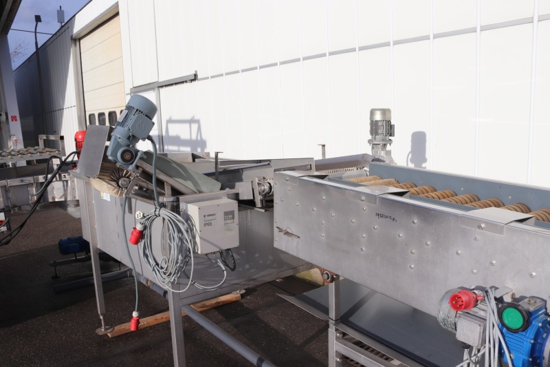 Stas water dumper with sponge dryer for apples • Duijndam Machines