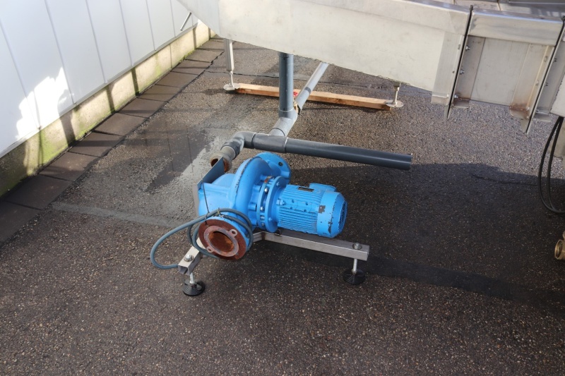 Stas water dumper with sponge dryer for apples • Duijndam Machines