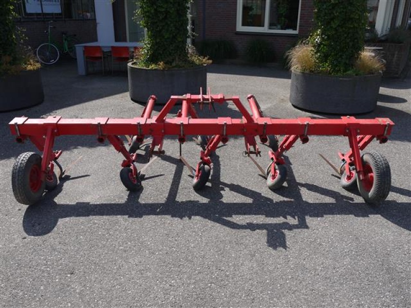 Steketee 4 rijige schoffel speciaal voor dammen • Duijndam Machines