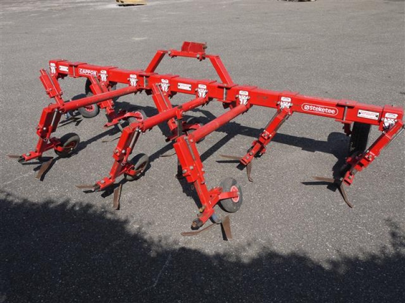 Steketee 4 rijige schoffel speciaal voor dammen • Duijndam Machines