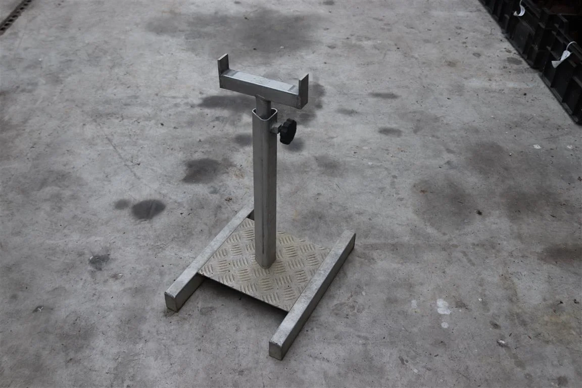 Supports / legs for conveyors • Duijndam Machines