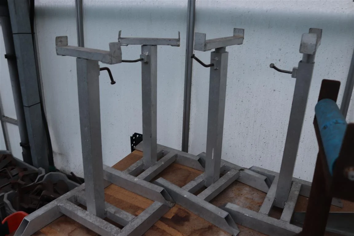 Supports / legs for conveyors • Duijndam Machines