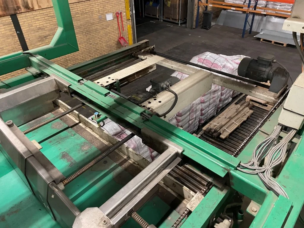 Symach FPS 900 bag palletiser • Duijndam Machines